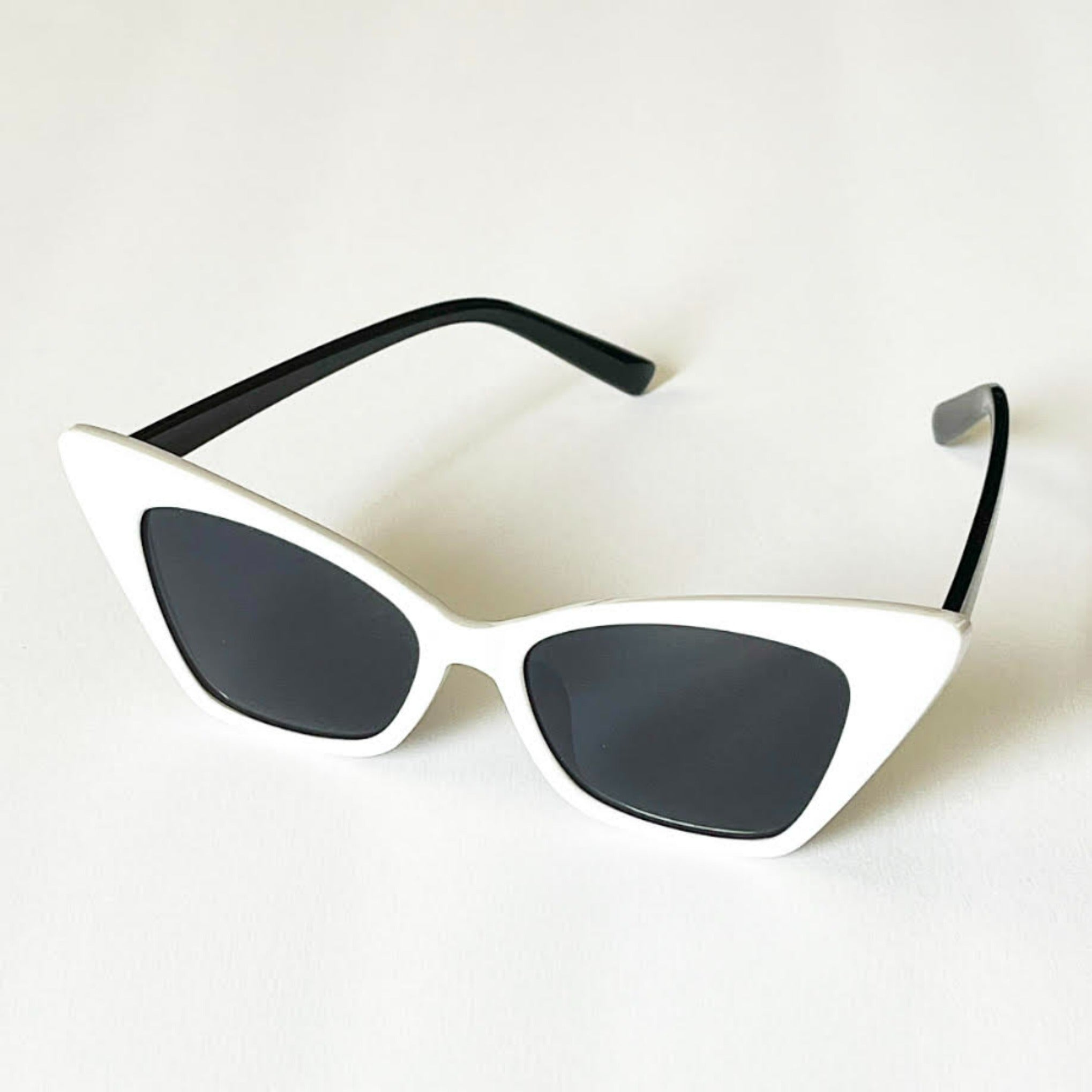 Cat Eyes sunglasses black and white – Ludía Embrace Yourself